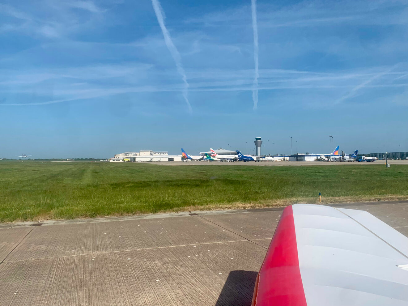 26. « Holding point runway 08 » – CASA : Le Club Aéronautique de Saint ...